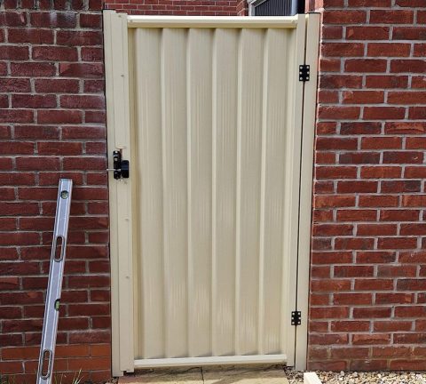 Closed Panel Gates - willows-fencing.com